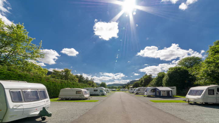 Riverside Touring Park Campsite | The Caravan Club