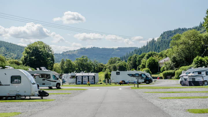 Riverside Touring Park Campsite | The Caravan Club