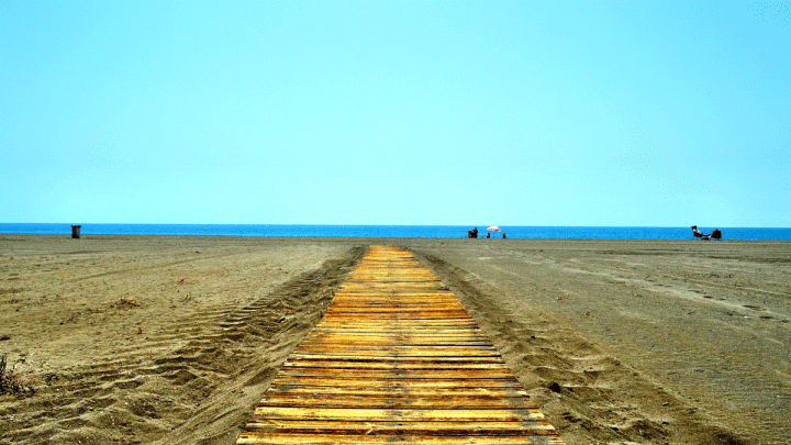 Playa Almayate Costa | The Caravan Club