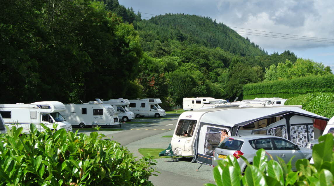 Riverside Touring Park Campsite | The Caravan Club