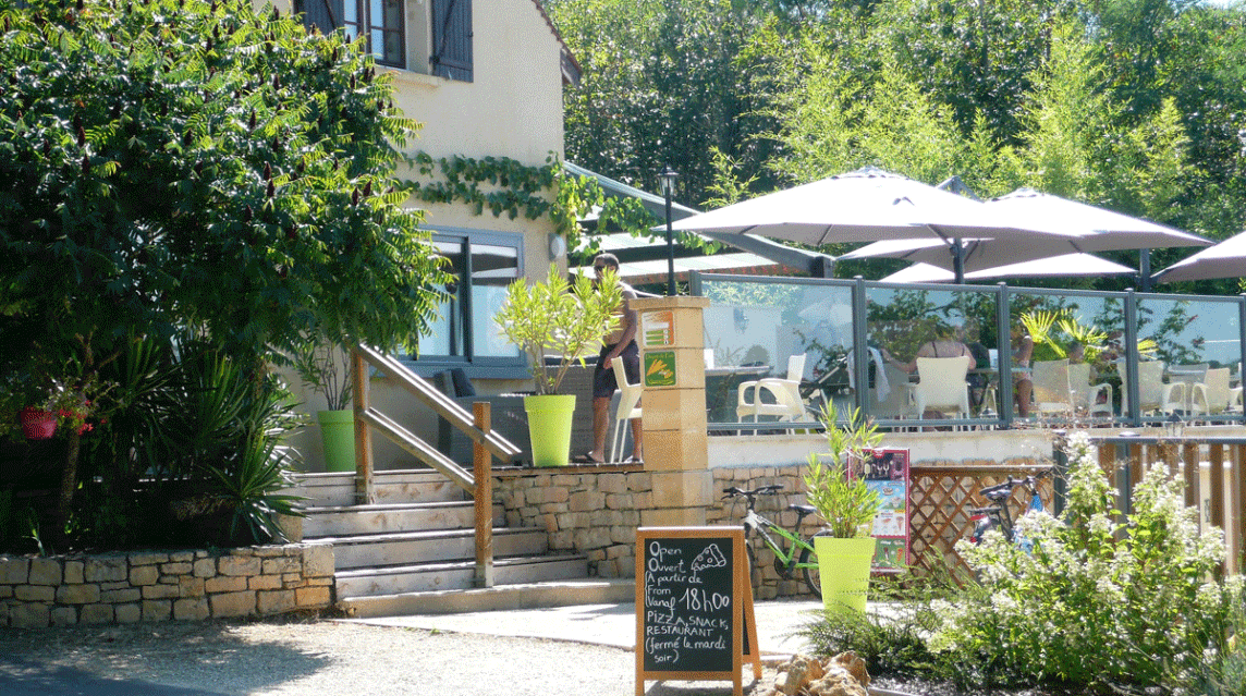 Les Charmes - Saint André-d'Allas | The Caravan Club