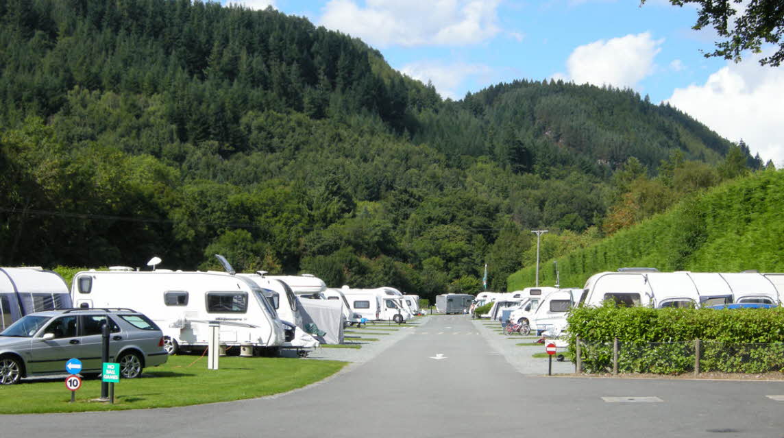Riverside Touring Park Campsite | The Caravan Club